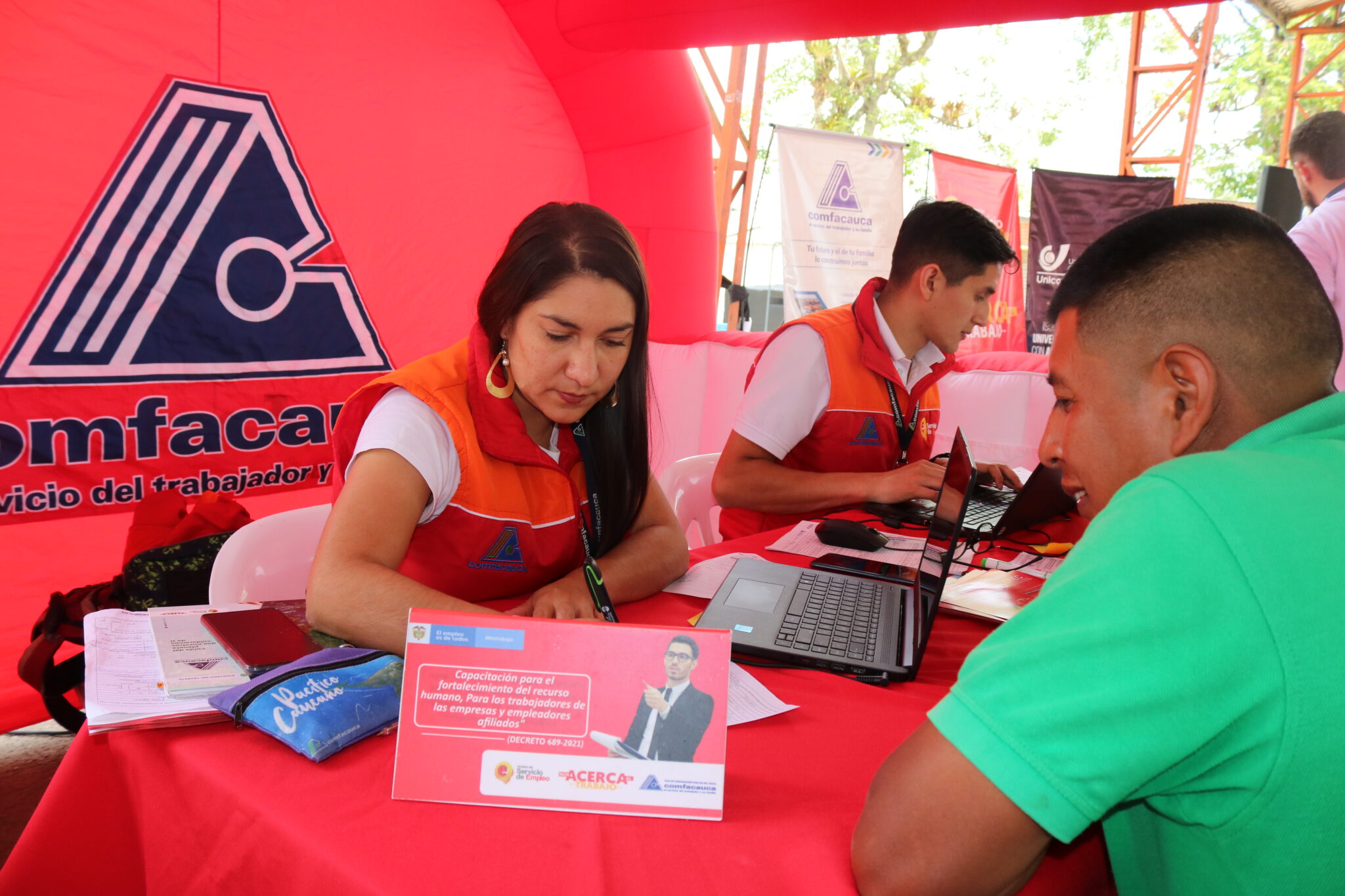 Hasta Cajibío llegó Comfacauca con una nueva Feria de Servicios » Comfacauca